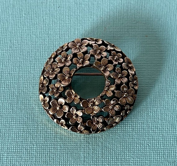 Vintage wreath brooch, flowered wreath pin, Christmas… - Gem