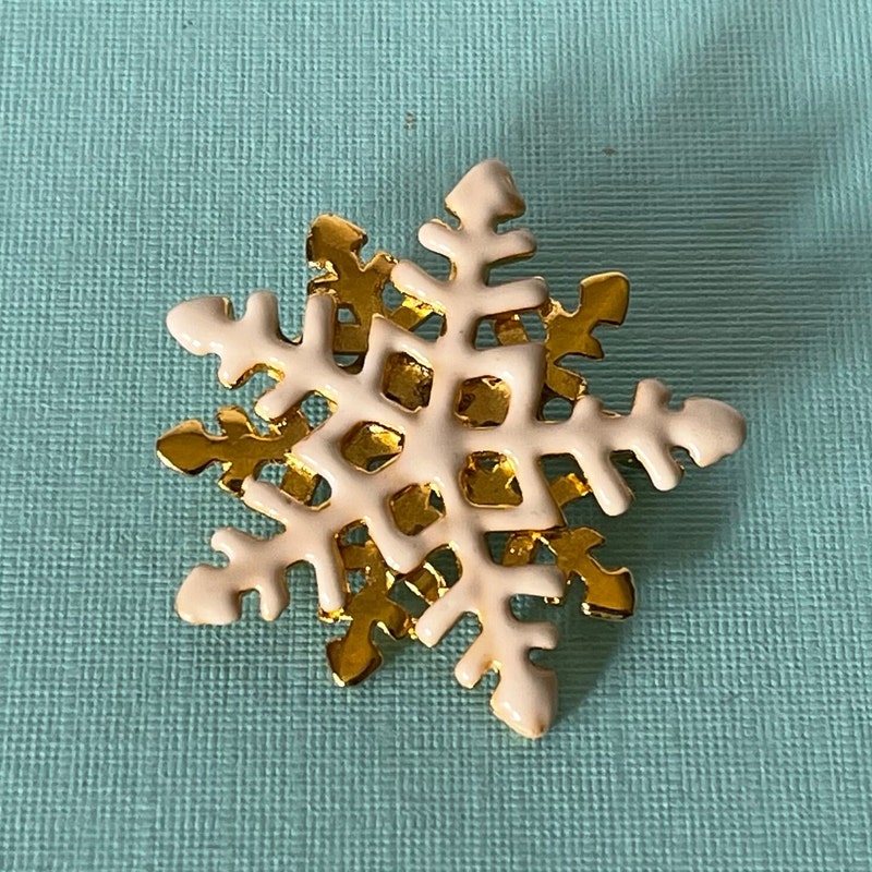 Snow White Brooch - Etsy