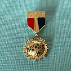 Vintage Worlds Best Teacher Pin, Worlds Best Teacher Pin, Gold Tone ...