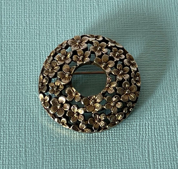 Vintage wreath brooch, flowered wreath pin, Christmas… - Gem