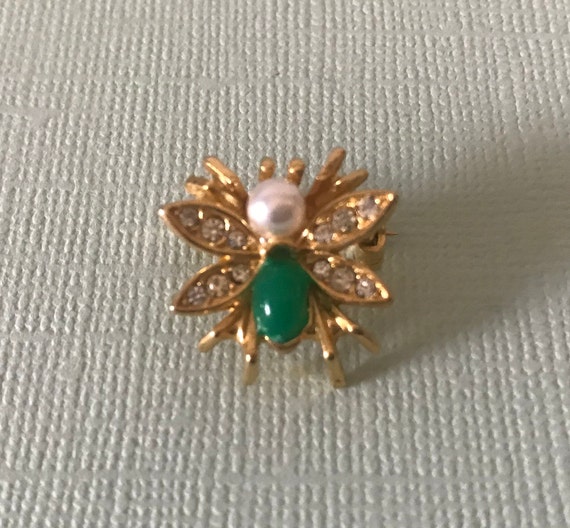 Small vintage bee pin, green bee pin, faux pearl bee … - Gem