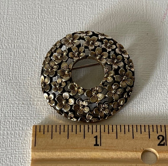 Vintage wreath brooch, flowered wreath pin, Christmas… - Gem