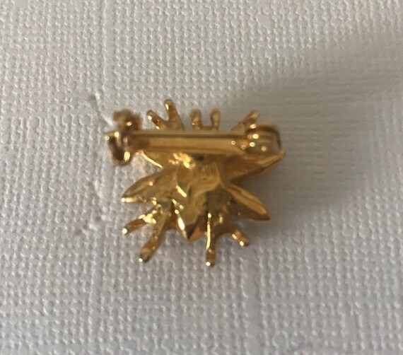 Small vintage bee pin, green bee pin, faux pearl bee … - Gem