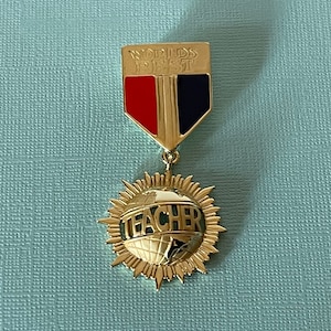 Vintage Worlds Best Teacher Pin, Worlds Best Teacher Pin, Gold Tone ...