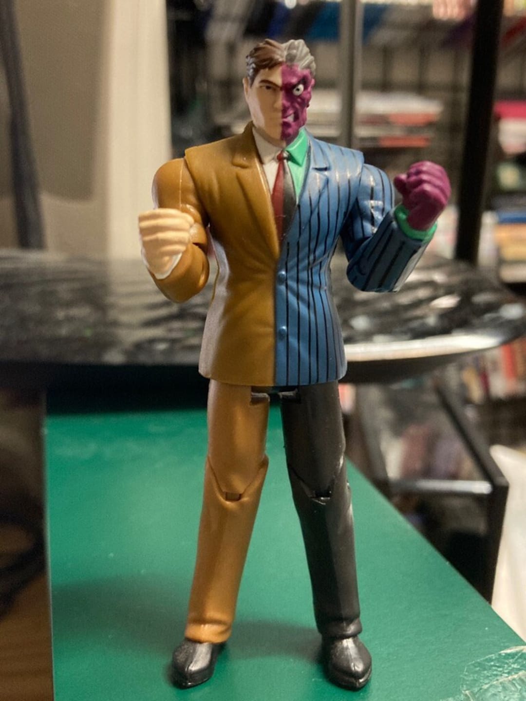 DC Comics: Two Face Figure - Etsy
