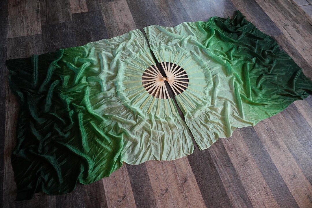 Queen Size Silk Fan Set // 52 Inches // Emerald // 15.5 Inch Staves - Etsy