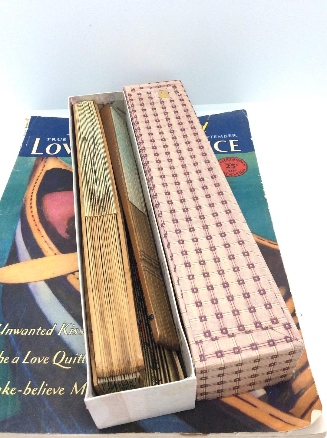 4 Vintage Hand Fans in Box - Etsy