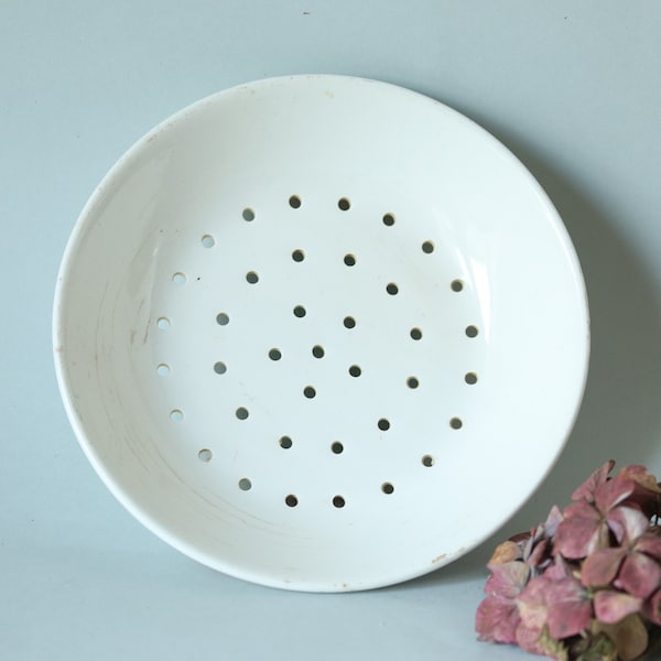 Ceramic Berry Bowl - Etsy