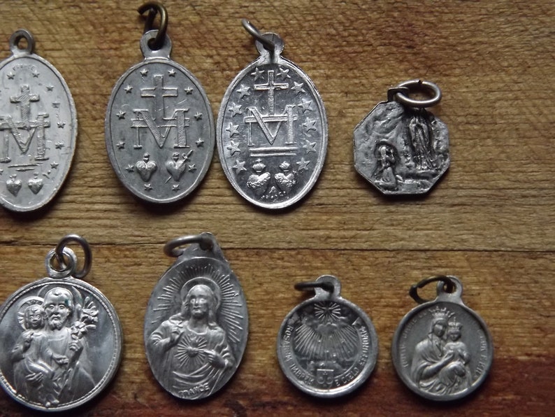Set of 12 Christian Medals - Aluminium Medals - Lourdes - Miraculous ...