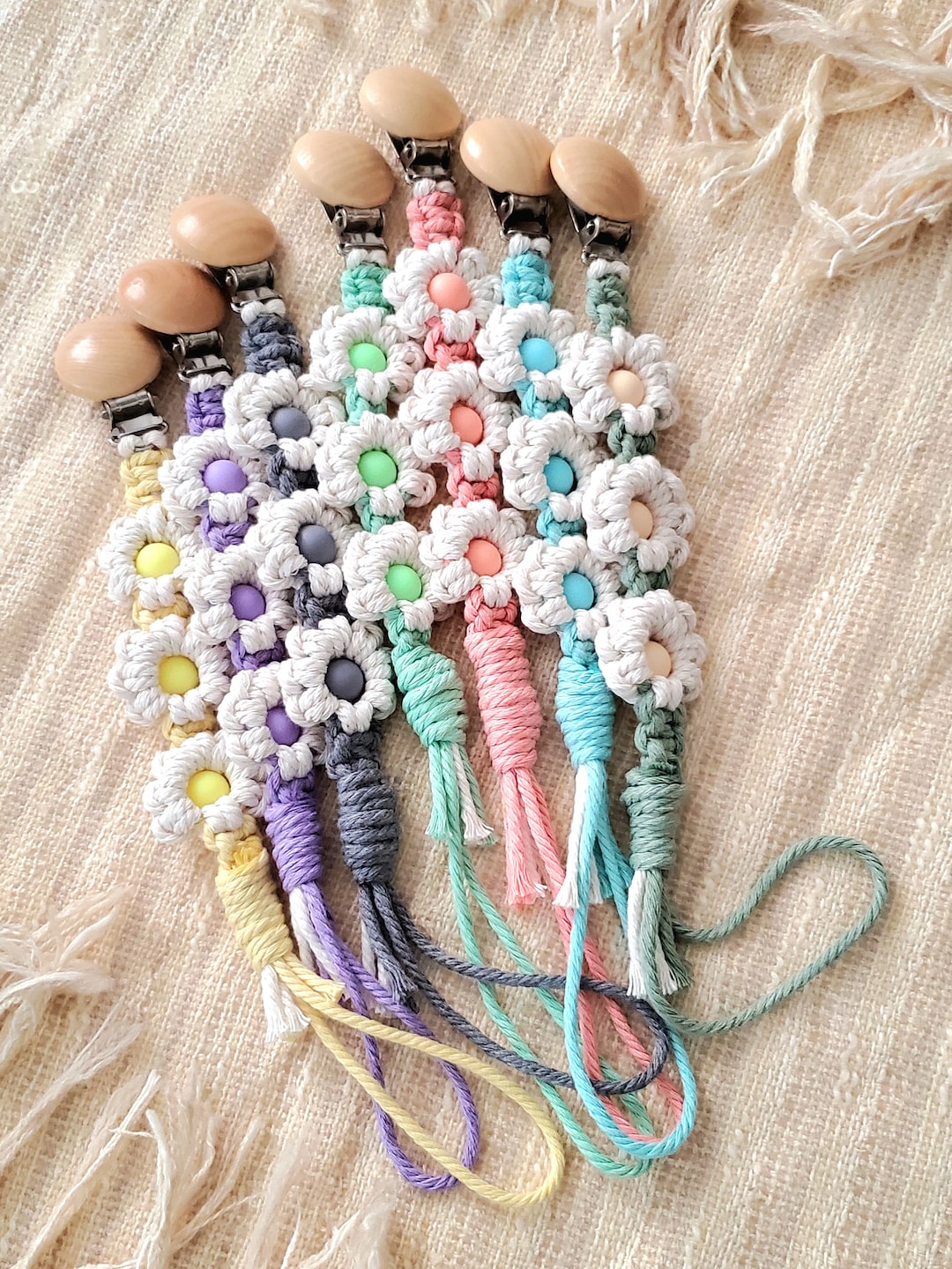 Daisy Beaded Macrame Pacifier Clip Newborn Baby Shower Gift Binky Clip ...
