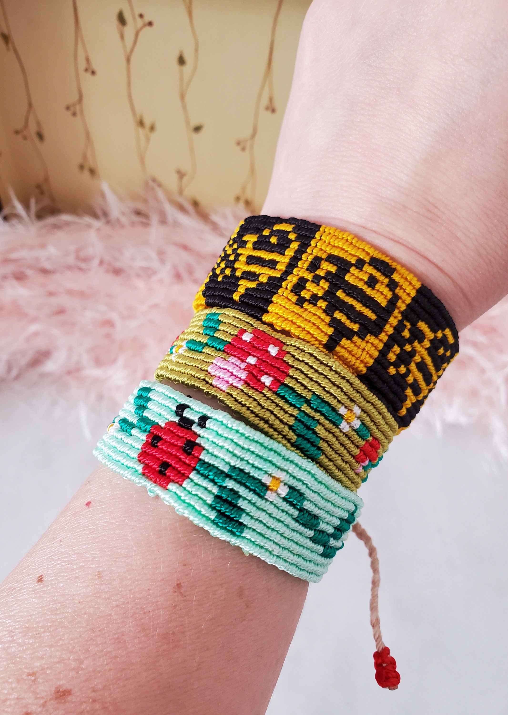 Friendship Bracelets Macrame Alpha Patterns Lady Bug Mushroom Bees ...