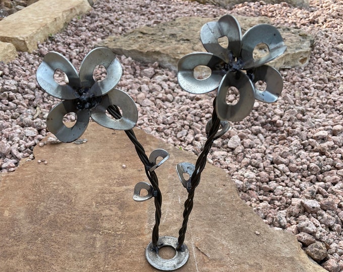 Metal Flowers Yard Art Sculpture, Handmade Welded Scrap Metal Flower ...