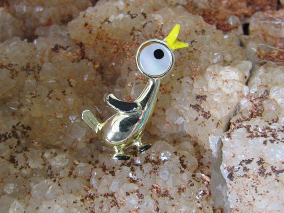 Vintage duck pin with mother of pearl inlay - Gem