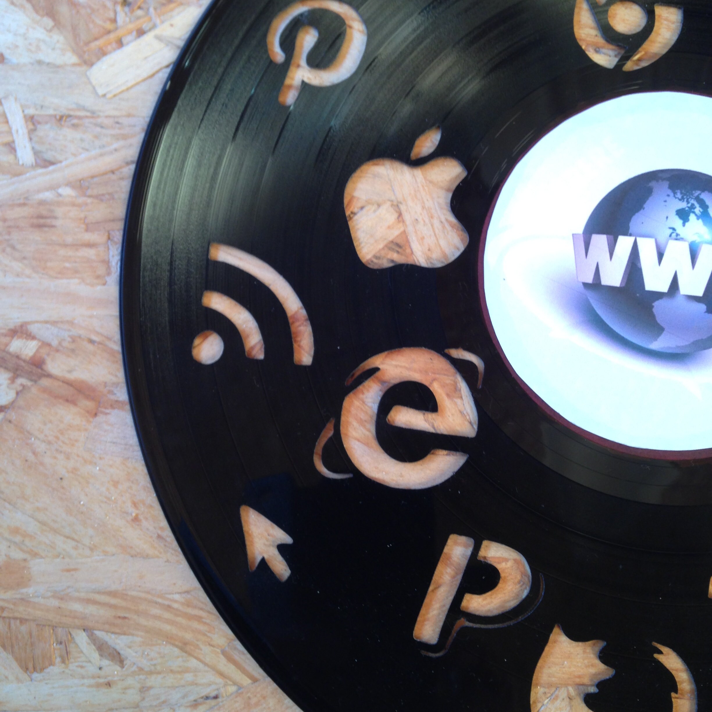 Wall Decoration / Clock in a Real Vinyl Record 33 Tours - Etsy