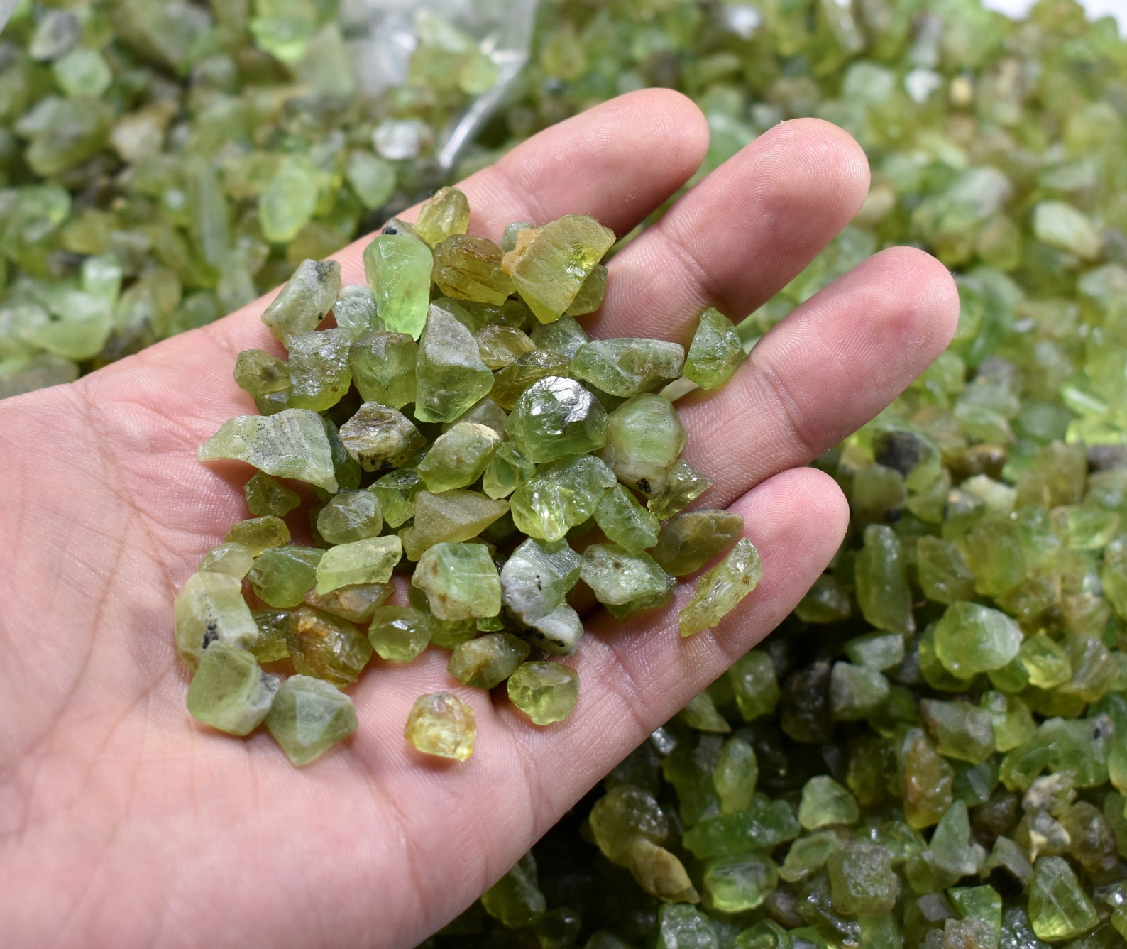 1000 Carat Peridot for Beads Rough Green Peridot Rough Wholesale Price ...
