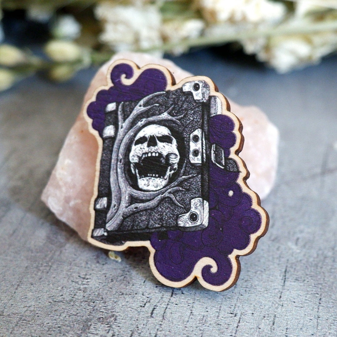 Gothic Spellbook Pin Badge | Anstecker aus Holz | Gothic Anstecker ...
