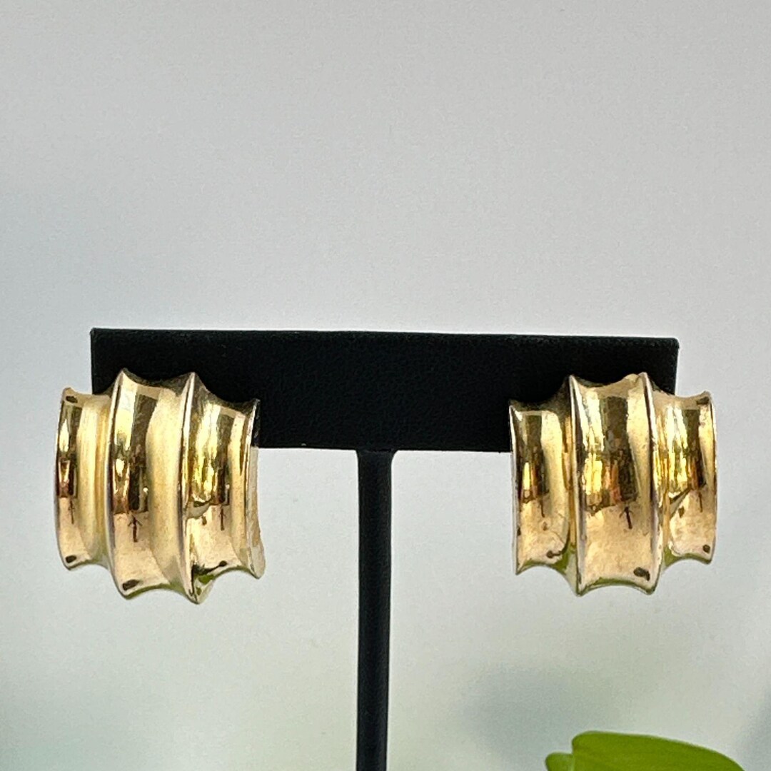 Y2K Gold Tone Ribbed Earrings for Pierced Ears - Etsy