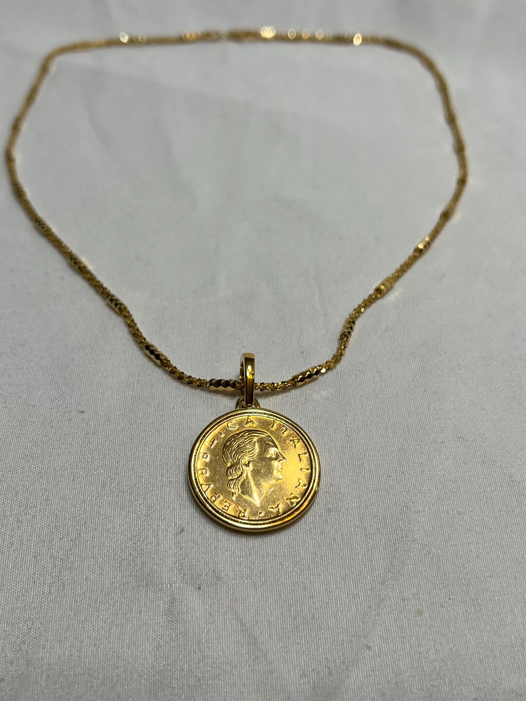 Vintage BRONZE MILOR ITALY 200 Lire 1995 Coin Pendant Necklace in Gold ...
