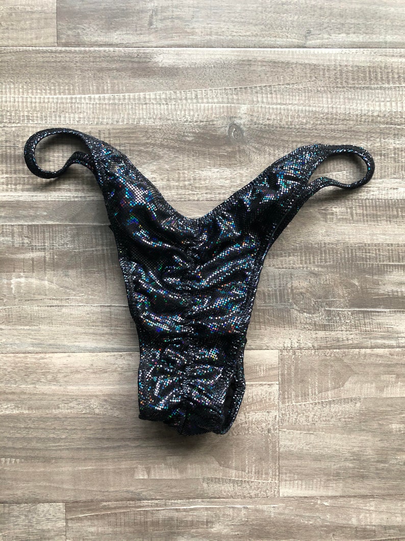 Custom Men's Bodybuilding Posing Trunks - Black - Competition Trunks ...