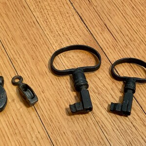 Vintage Black Keys Jailhouse Key Pulley Cast Iron Antique - Etsy