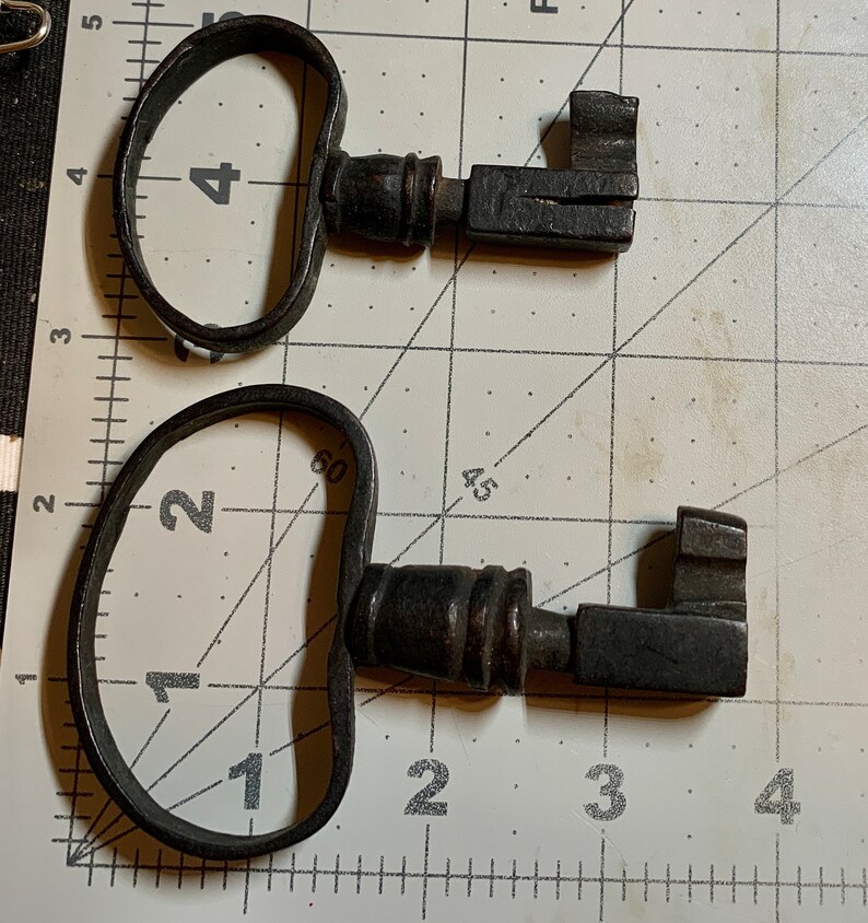 Vintage Black Keys Jailhouse Key Pulley Cast Iron Antique - Etsy