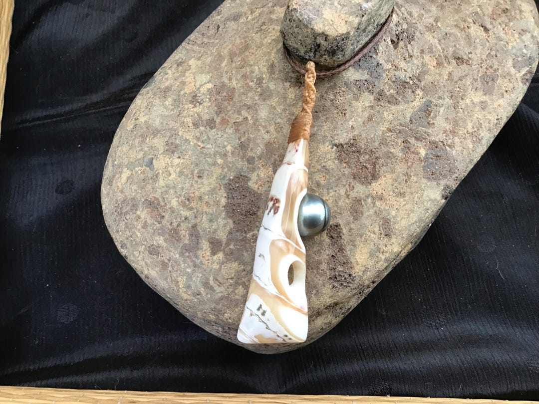 Trochus and Tahitian Pearl Pendant. Colgante Troca Y Pearl From Tahiti ...