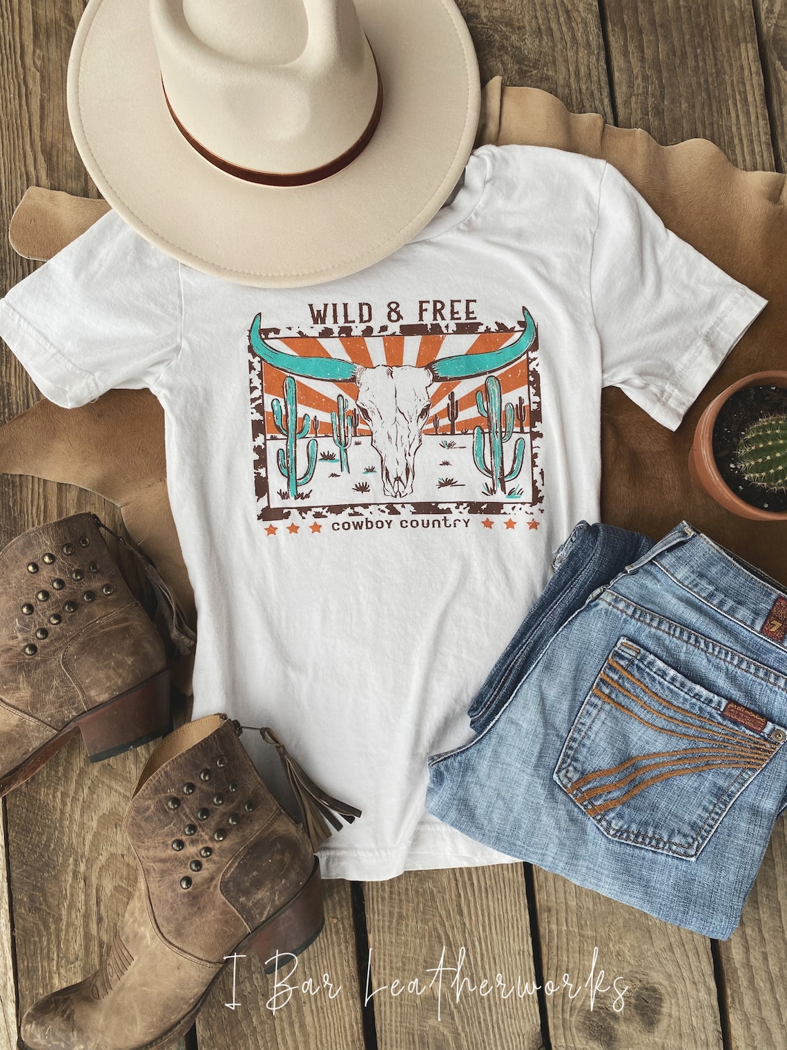 𝑾𝒊𝒍𝒅 & 𝑭𝒓𝒆𝒆 Western Graphic Tee - Etsy