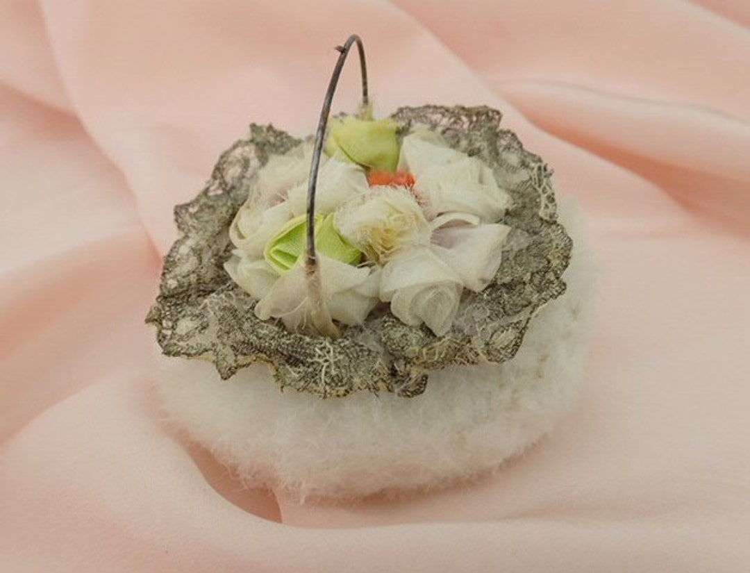 1920s Pretty Powder Puff Flowers Metallic Lace Swansdown Feathers ...