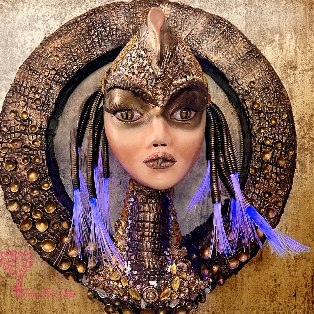 Alien Woman Head Wreath: Cyberpunk Steampunk Fantasy Wall Decor - Etsy