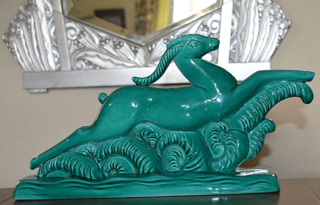 Art Deco Grünes Keramik Springendes Reh,hergestellt von der Sainte ...