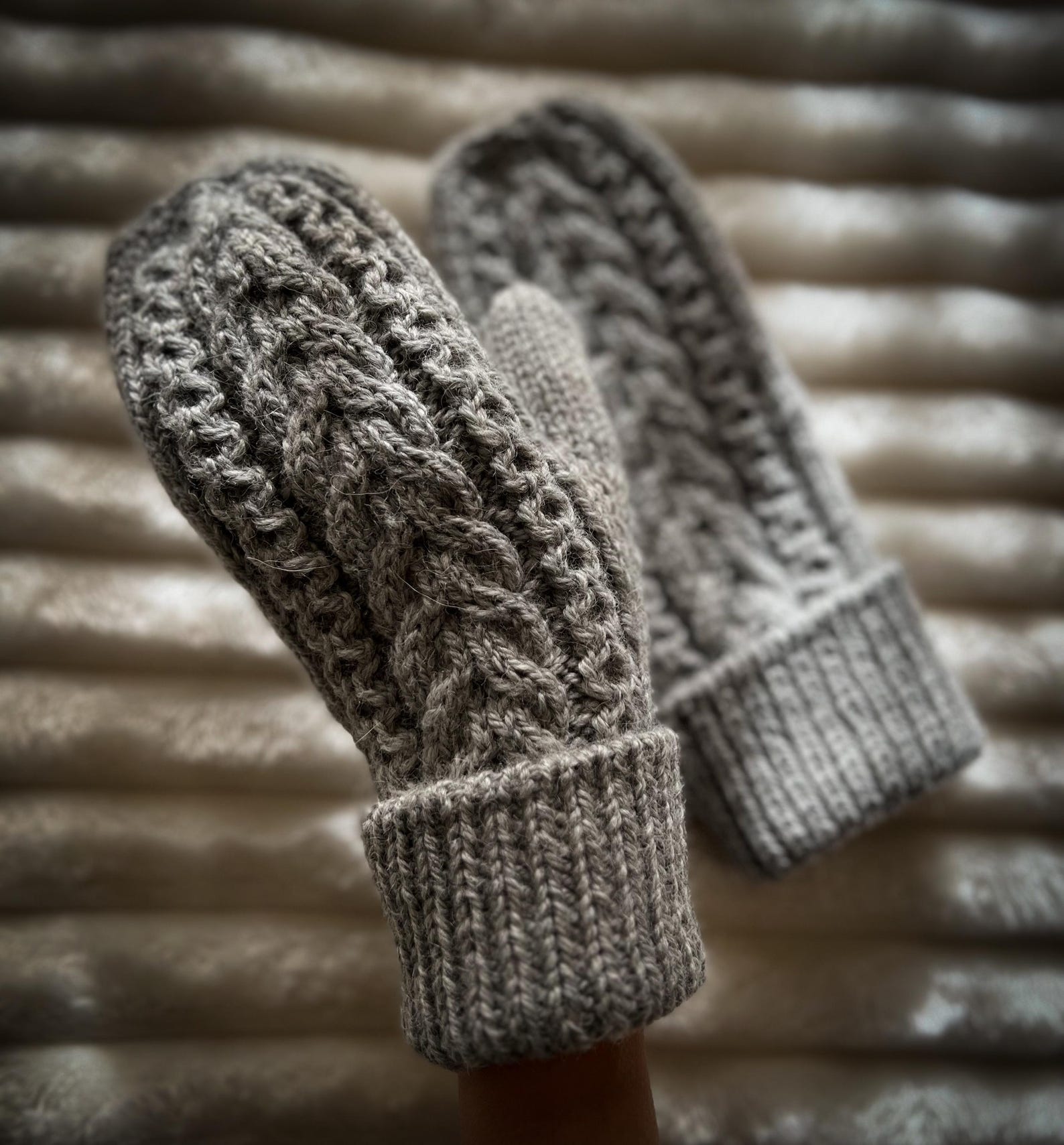 Eskimo Mittens Knitting Pattern: Cable Knit Aran Gloves, Thick Winter ...