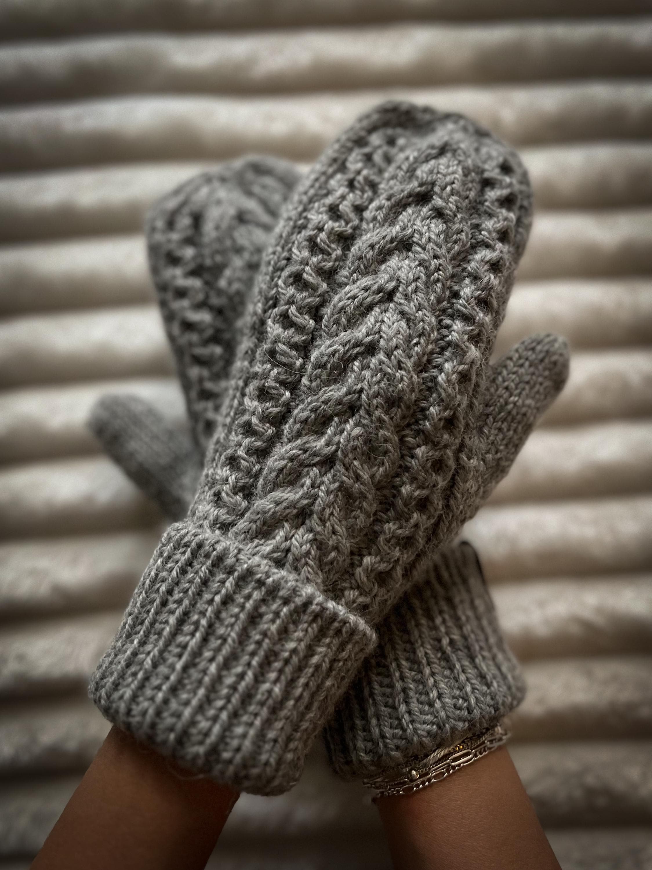 Eskimo Mittens Knitting Pattern: Cable Knit Aran Gloves, Thick Winter ...