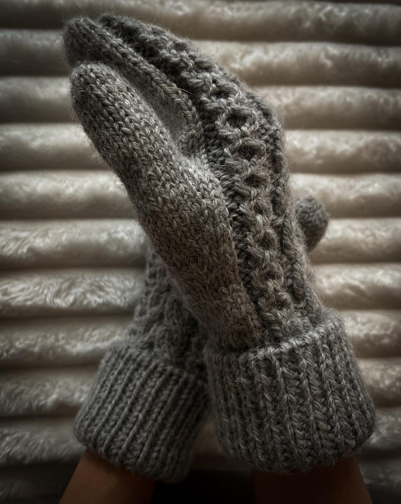 Eskimo Mittens Knitting Pattern: Cable Knit Aran Gloves, Thick Winter ...
