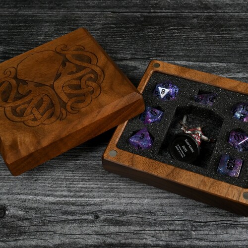 Toys & Games Games & Puzzles Dungeons & Dragons TTRPG Dice Vault Black ...