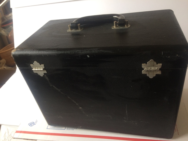 Vintage SINGER 221 Featherweight Sewing Machine. Case Pedal Some ...