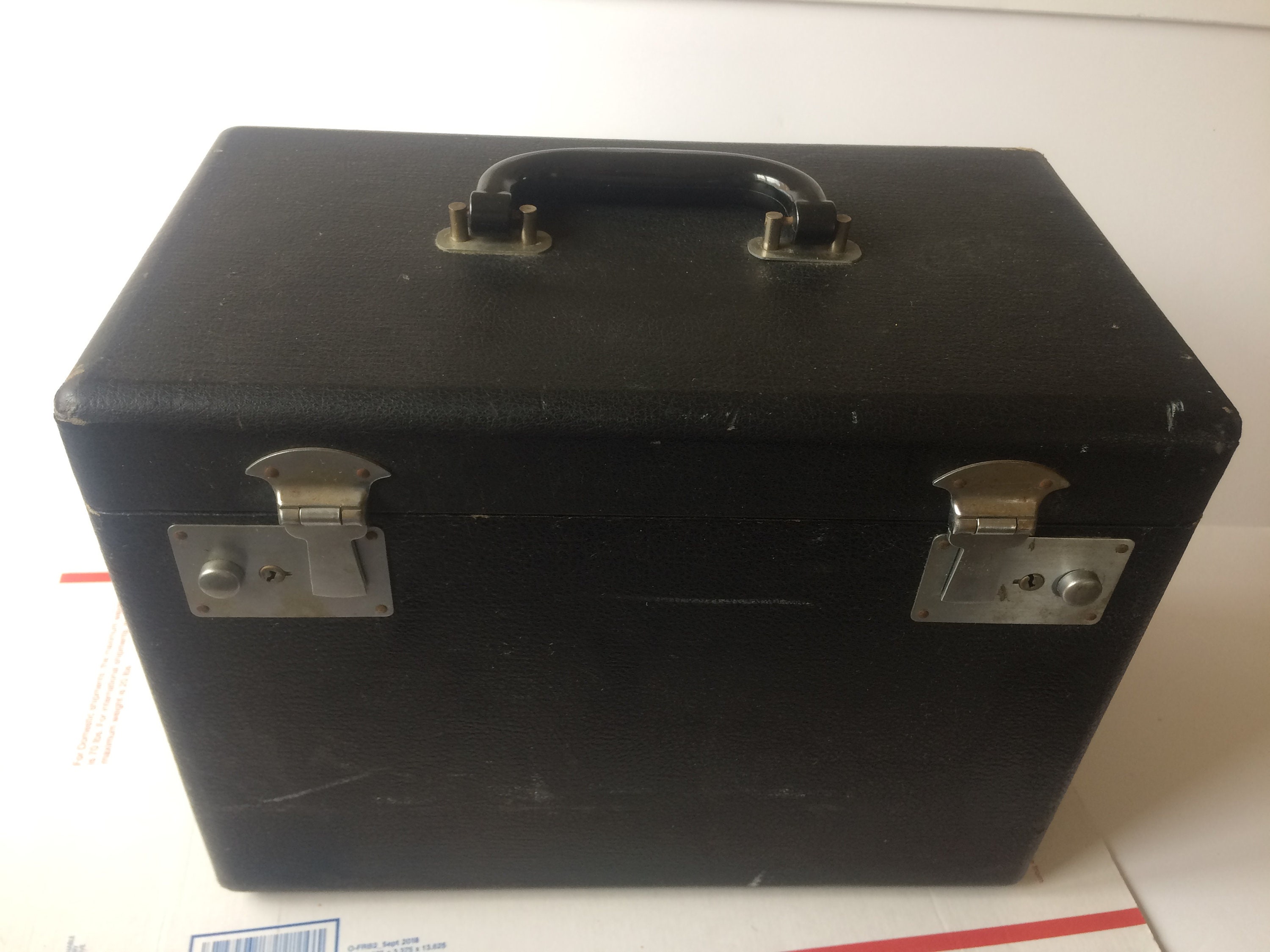Vintage SINGER 221 Featherweight Sewing Machine. Case Pedal Some ...