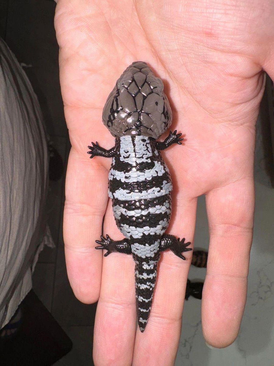 Blue Tongue Skink Gachapon Figure - Posable PVC Lizard - Etsy