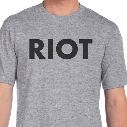 Mac's RIOT T-shirt It's Always Sunny in Philadelphia | Etsy