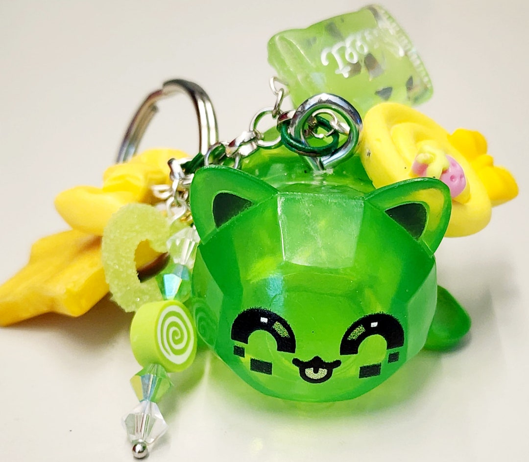 Aphmau Emerald Cat Keychain - Etsy