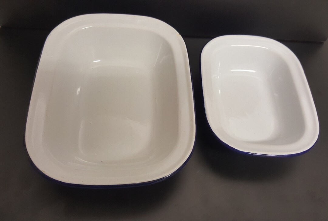 Vintage Set of 2 White Enamel Pie Dishes Blue Edges 8 - 10 Inches ...