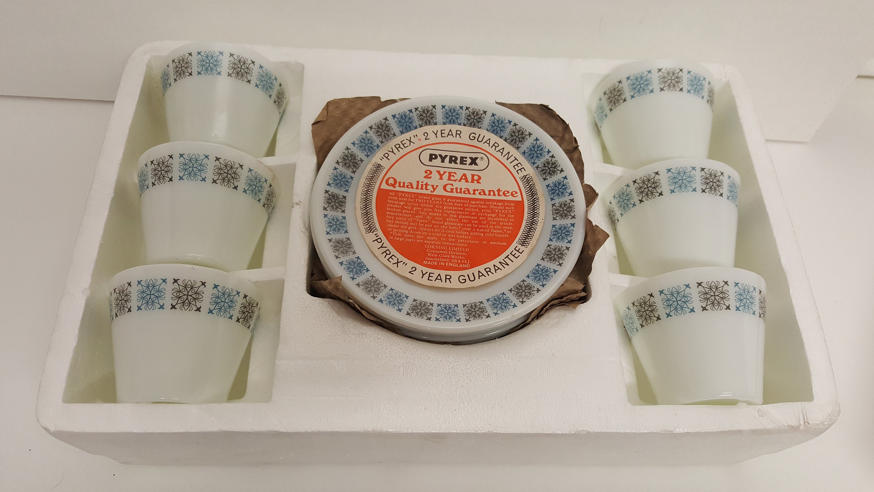 Retro Jaj Pyrex 1960s Chelsea Pattern Set of 3 Cups and Saucers Art ...
