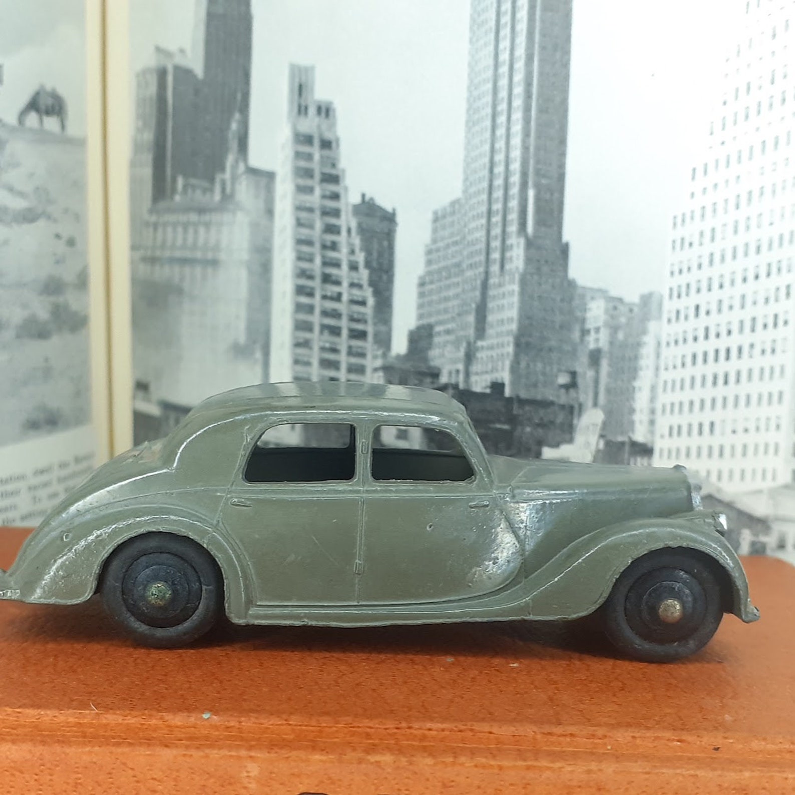 Vintage Dinky Toys Riley Saloon 40a Grey - Meccano LTD - Made in ...