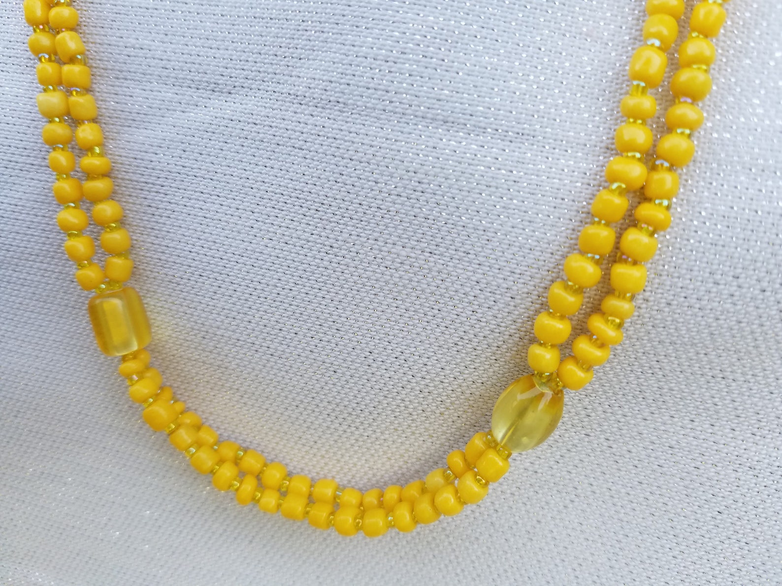 Collier de perles double brin jaune soleil - Jonquille jaune, jaune ...
