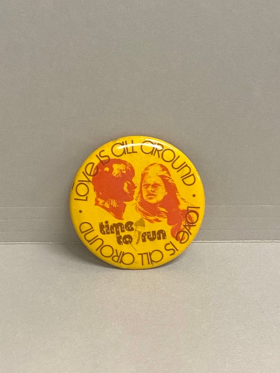 Vintage yellow love is - Gem