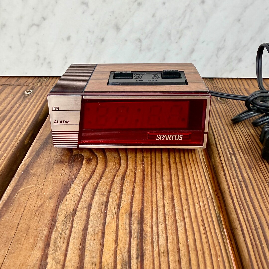 Vintage Spartus Digital Alarm Clock – 1970s Woodgrain Red LED Clock - Etsy
