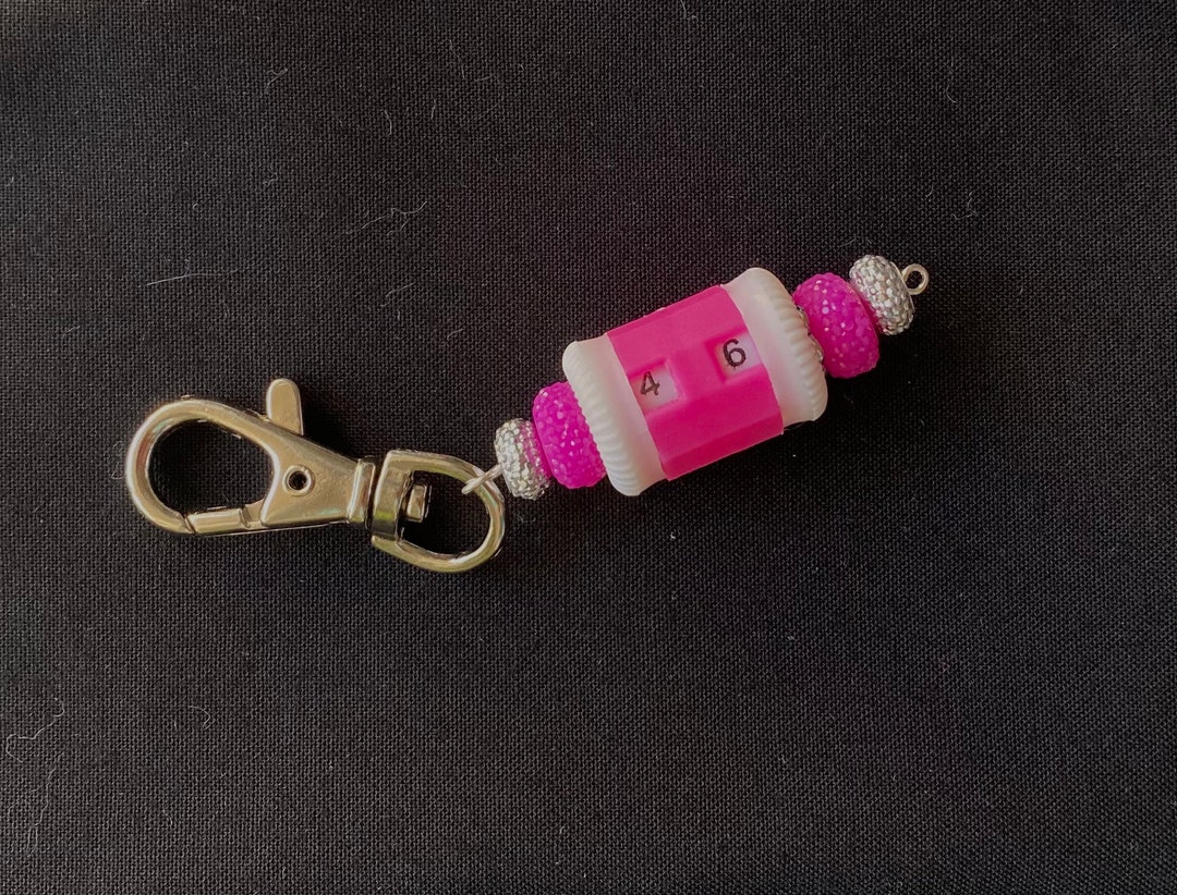 Bright pink beaded row counter with pink shiny beads - Etsy Österreich