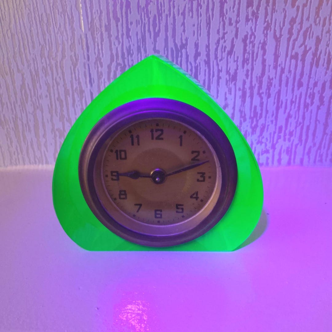 Art Deco Green Uranium Glass Table Clock, Vintage Mantel Clock - Etsy UK