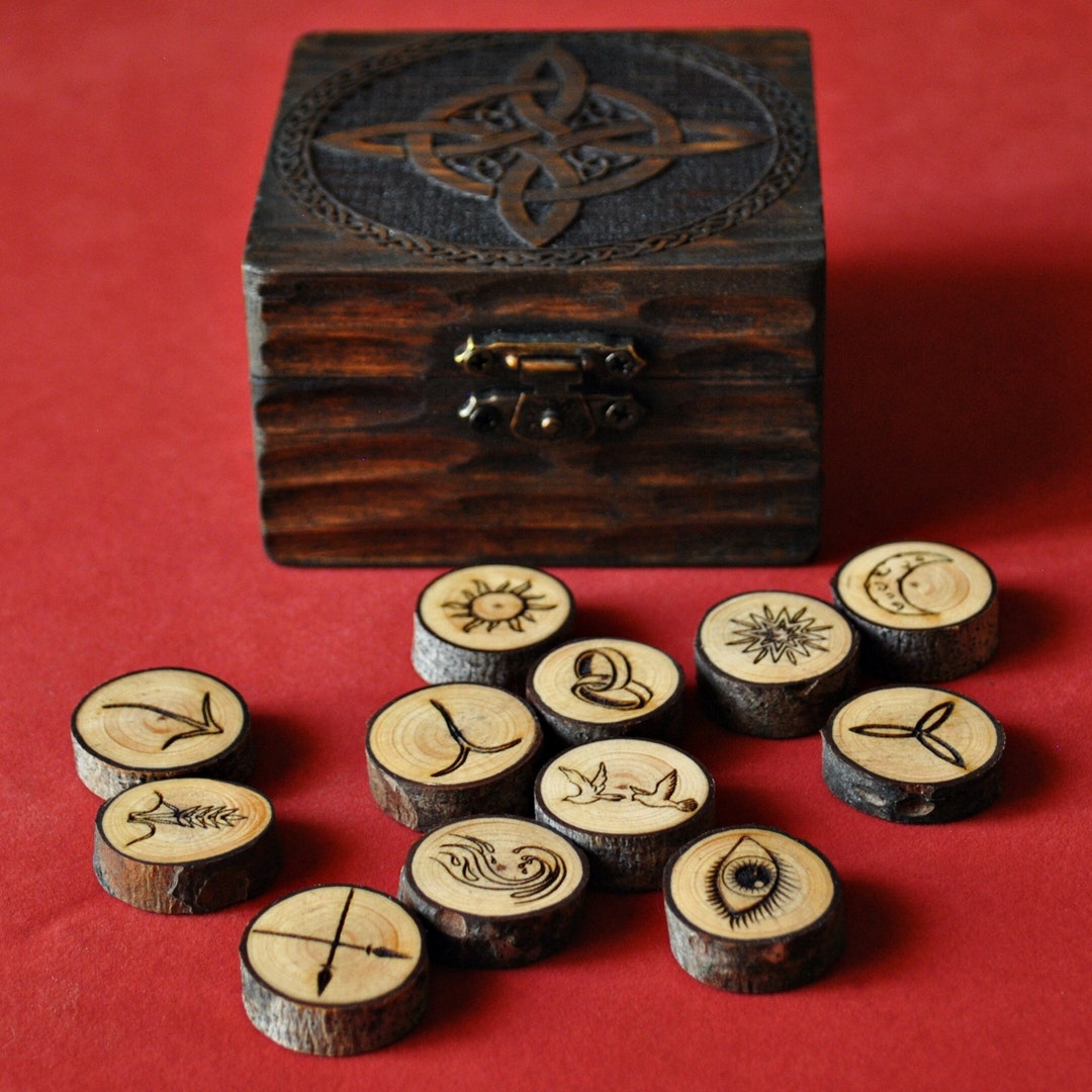 Runas de la Bruja de madera con caja Nudo de Brujas. Adivinación. 13 ...