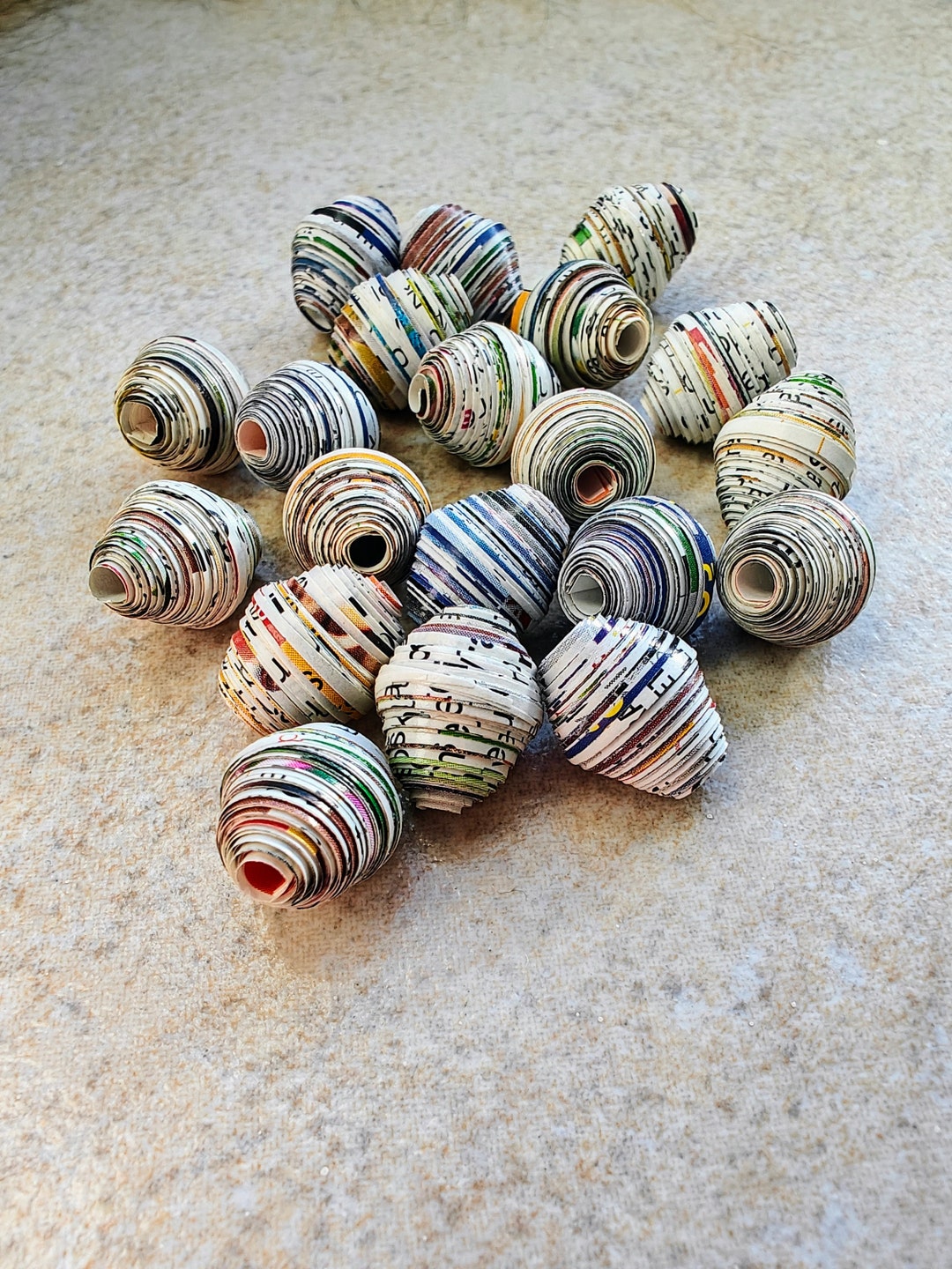 Paper Beads | 20 Beads | Upcycled Magazine | Hand Rolled Beads - Etsy