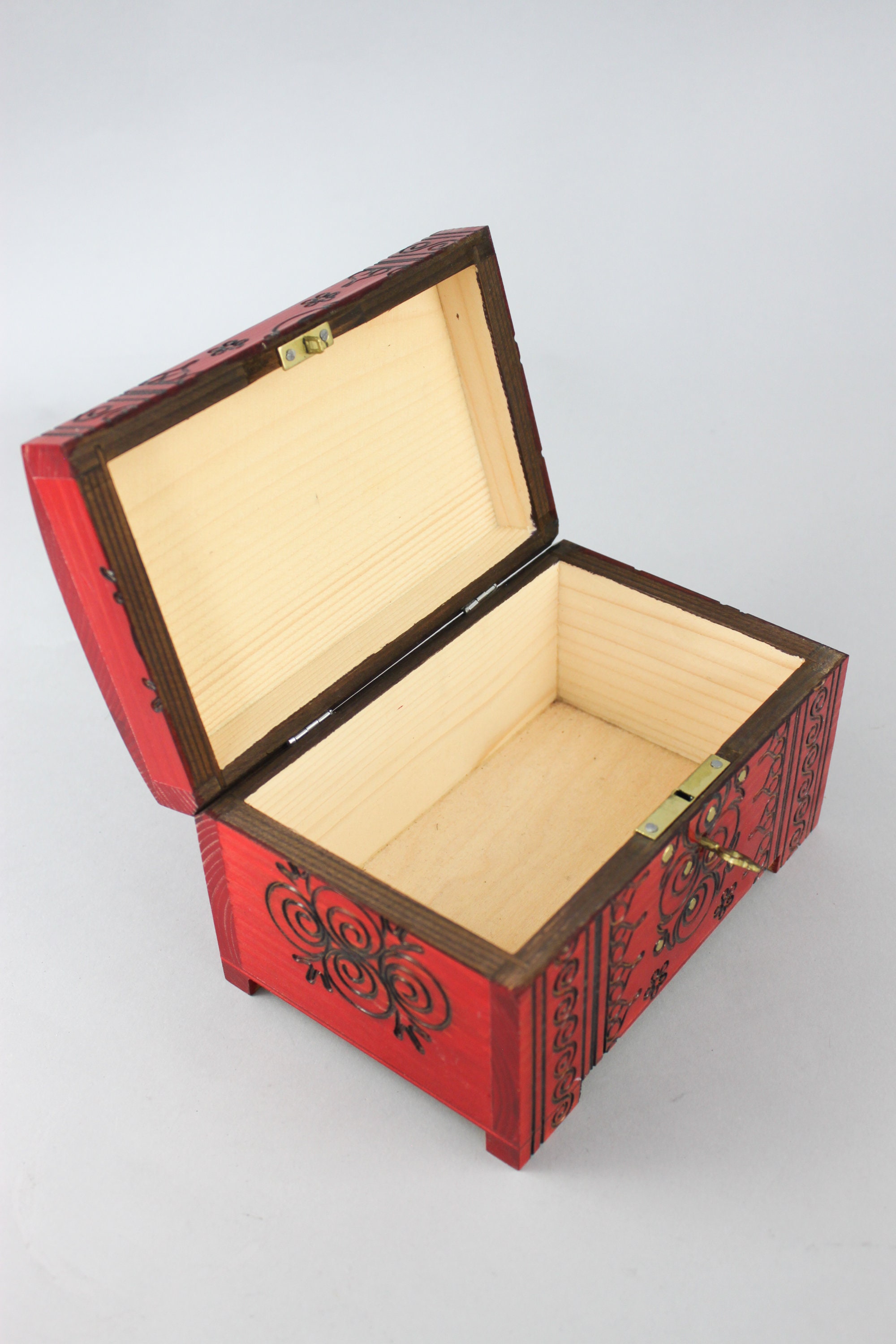 Mountaneer's Box Red Ornamental Box Keepsake Chest Precious Jewelry Box ...